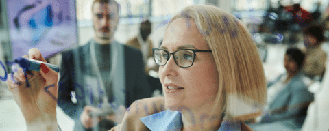 Large-Scale Change Vs. Incremental Adjustments: When To Scale Up